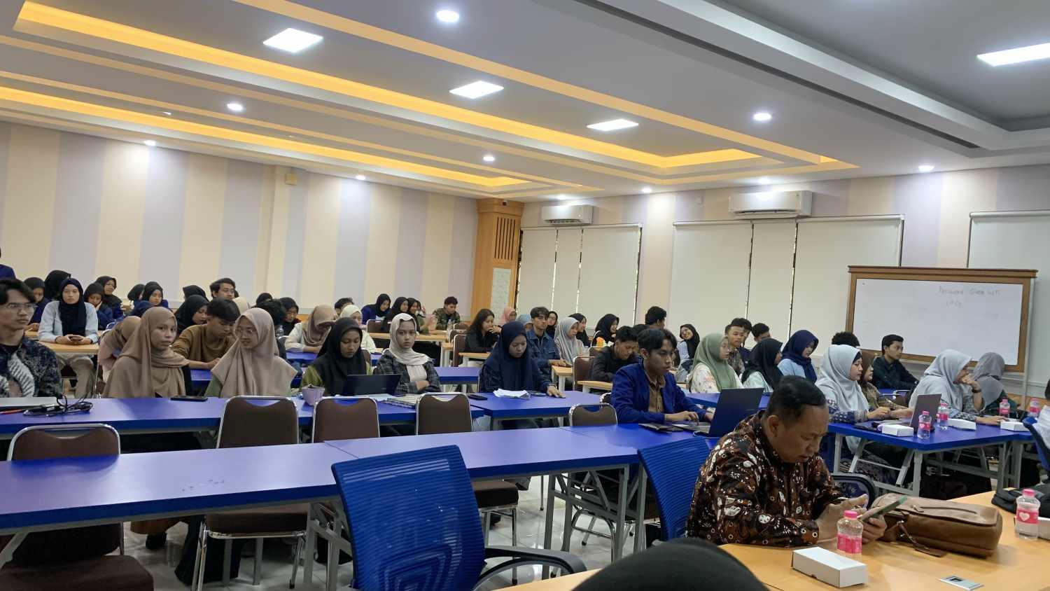 Himpunan Mahasiswa Fisika (Hima Fisika) FMIPA UNY Menyelenggarakan Acara Forum Silaturahmi ...